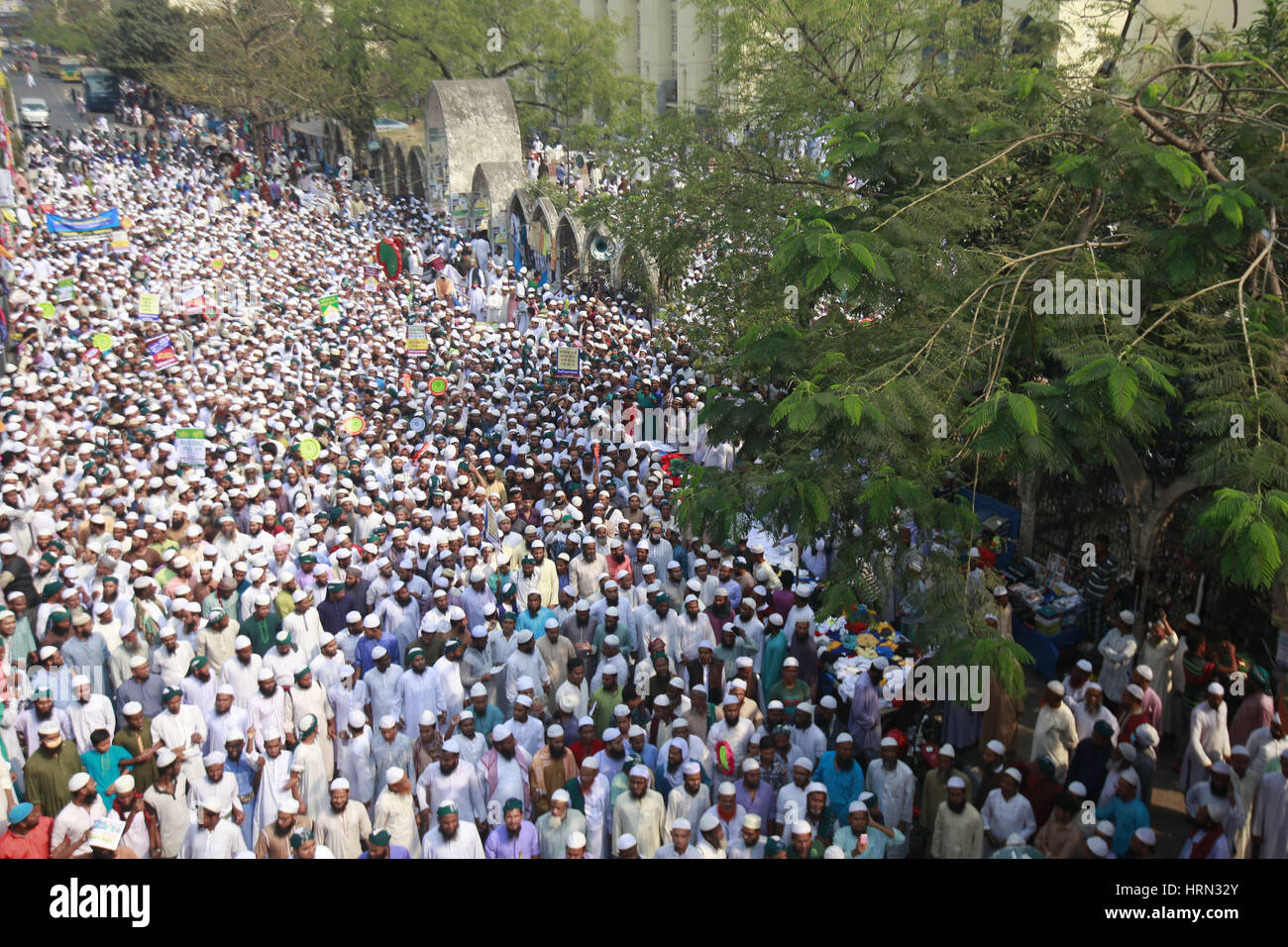 Islamic andolon hi-res stock photography and images - Alamy