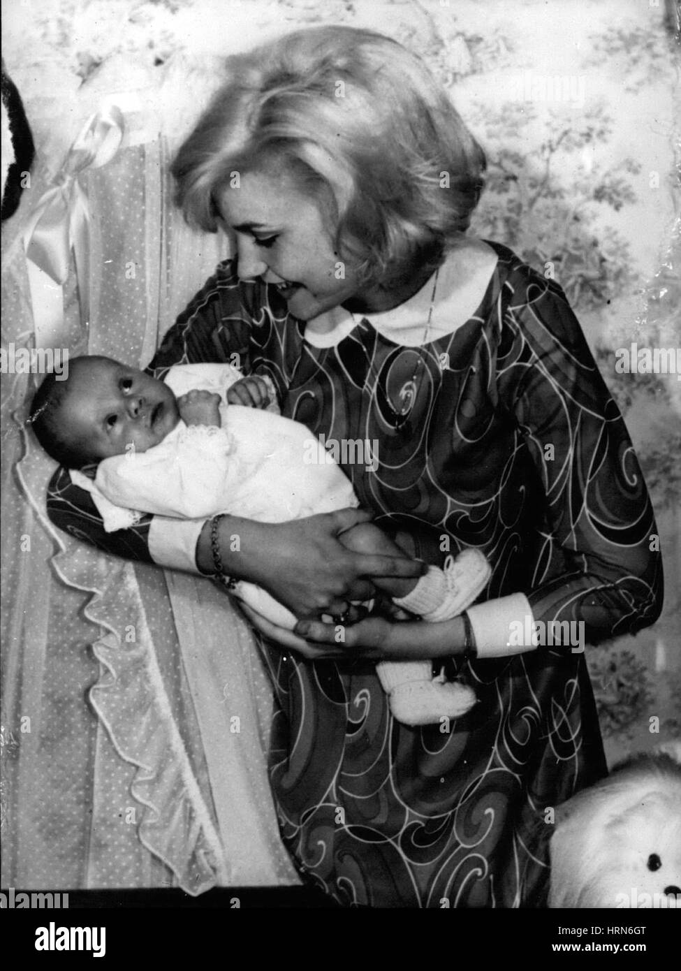 May 05, 1967 - Singer meets Mireille Mathieu's new brother: Michele ...