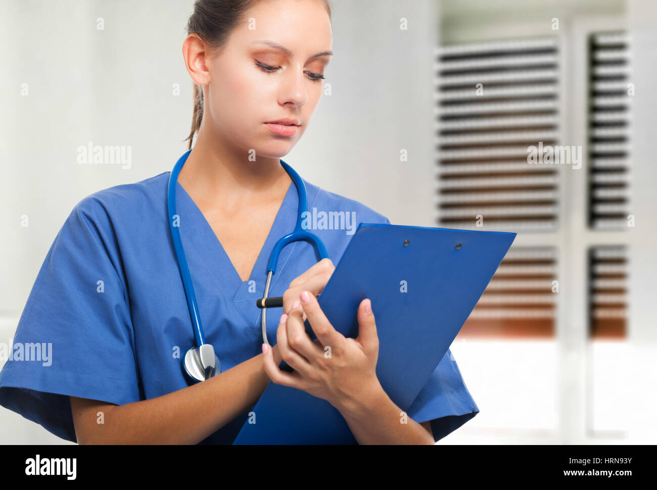 Nurse writing hi-res stock photography and images - Alamy