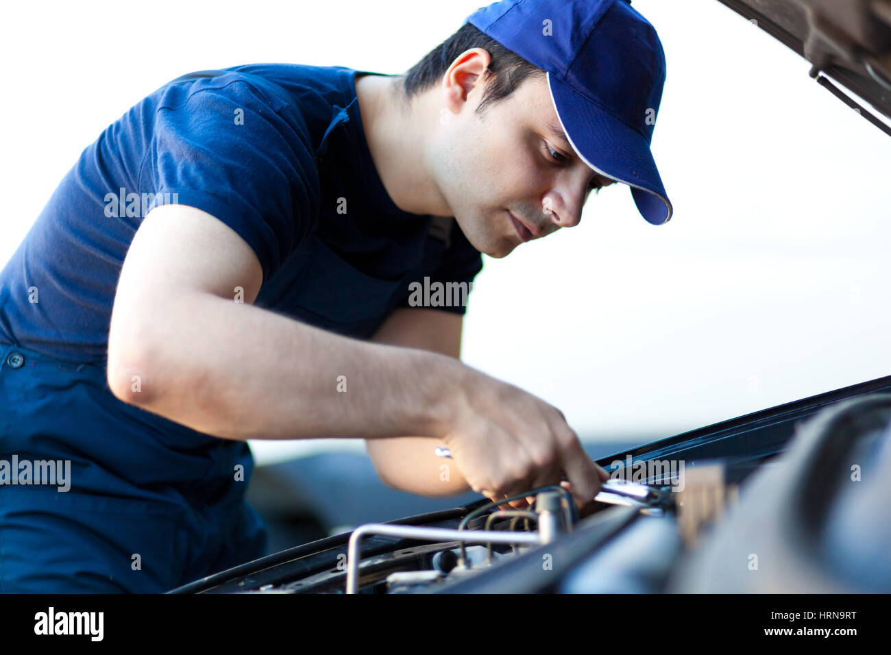 Fixing a car hi-res stock photography and images - Alamy