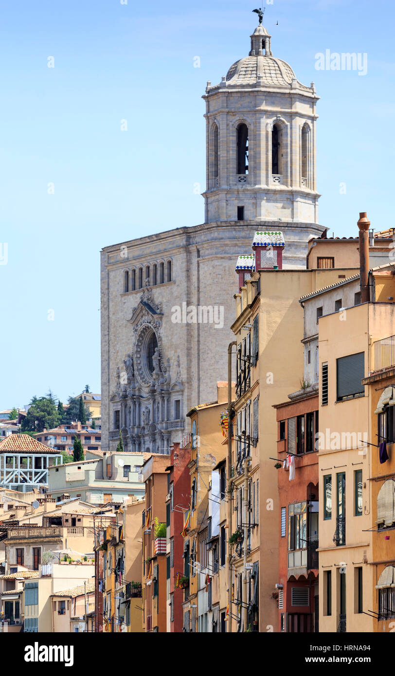 Cathedral and Cases d'Onyar, Barri Vell Old Quarter, Girona, Spain ...
