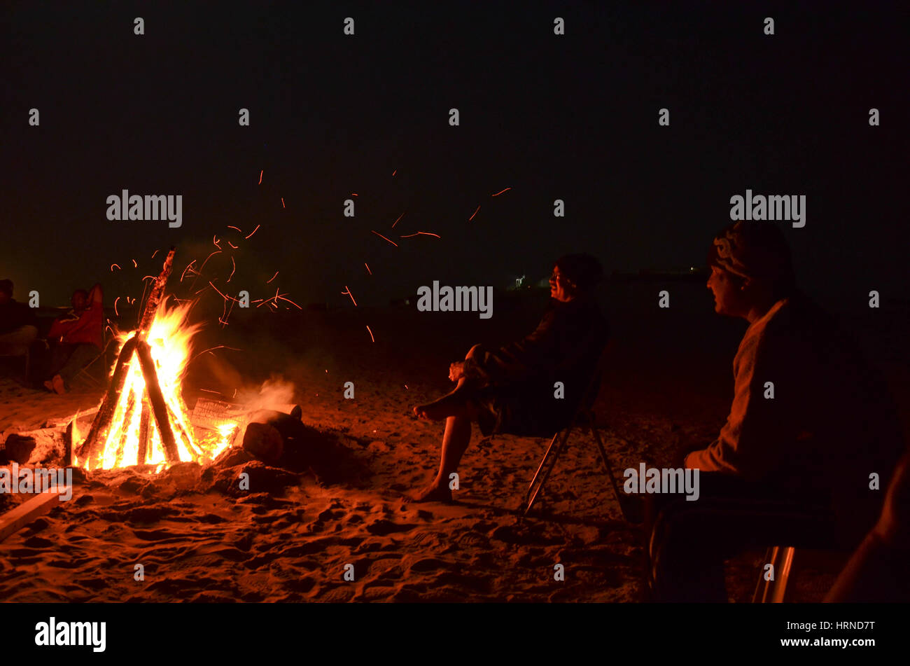 Campfire in the desert Stock Photo - Alamy