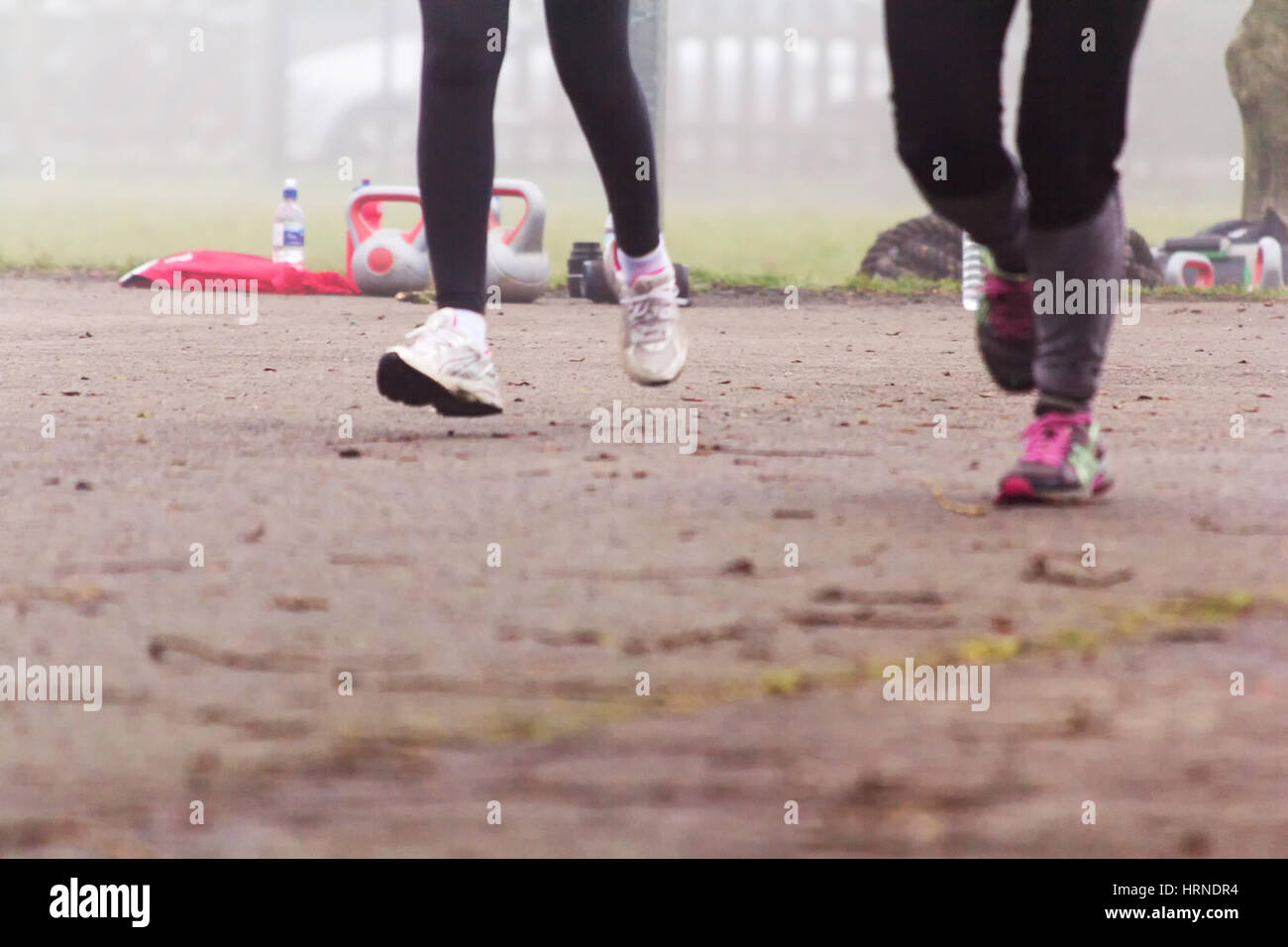 People doing keep fit exercise in the park Stock Photo - Alamy