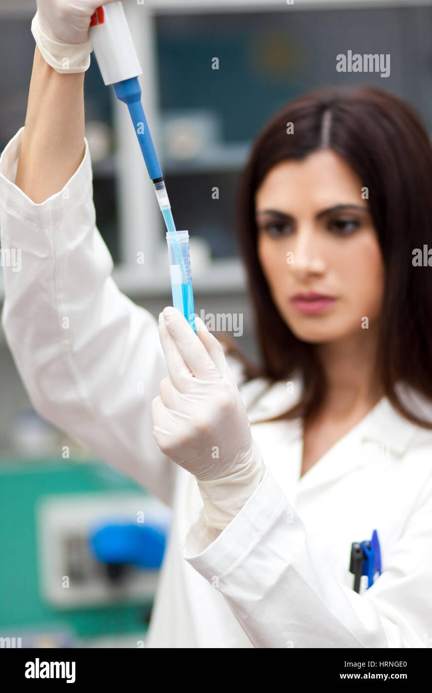 Researcher working in a laboratory Stock Photo - Alamy