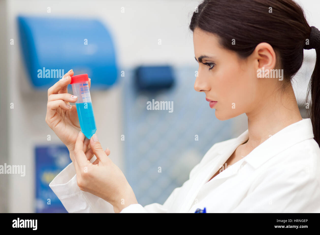 Plants test tube scientist hi-res stock photography and images - Alamy