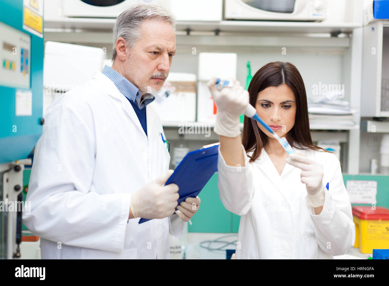 Scientist researching hi-res stock photography and images - Alamy