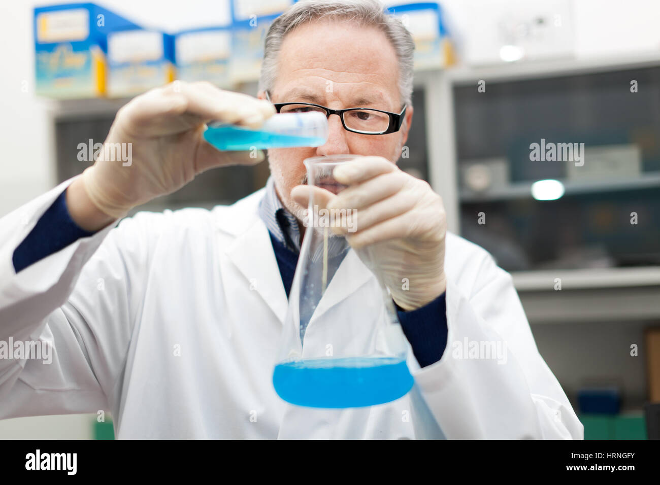 Scientist filling an Erlenmeyer flask in a laboratory Stock Photo - Alamy