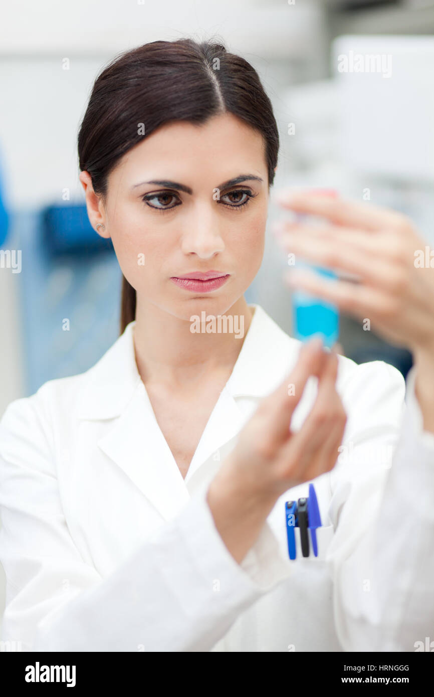 Researcher at work in a laboratory Stock Photo - Alamy