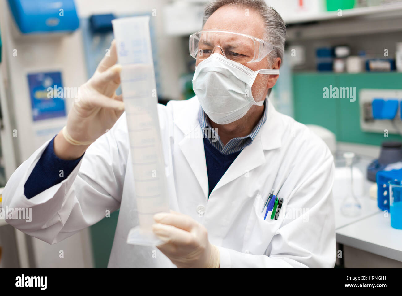 Researcher at work in a laboratory Stock Photo - Alamy