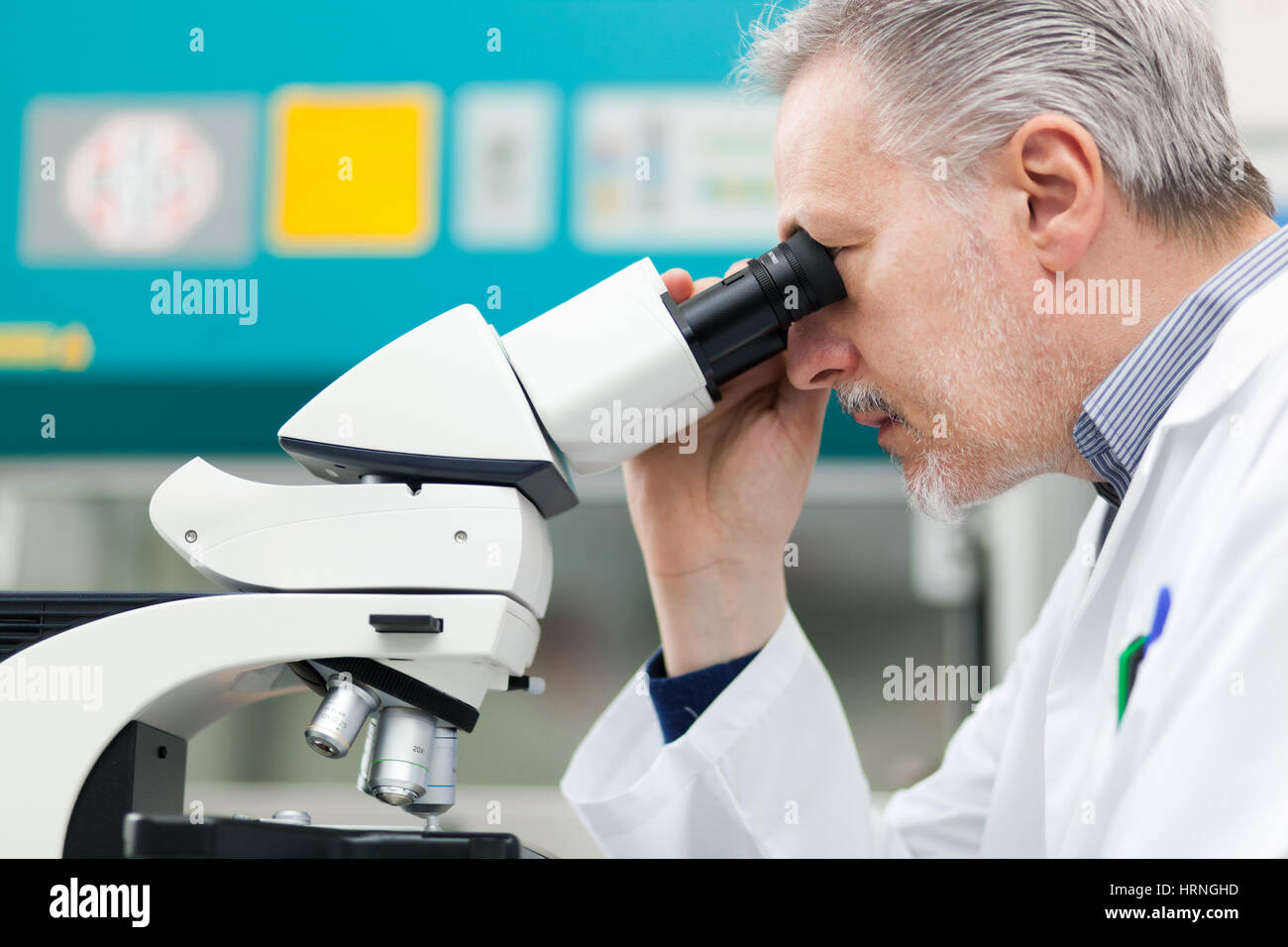 Man using a microscope in a laboratory Stock Photo - Alamy