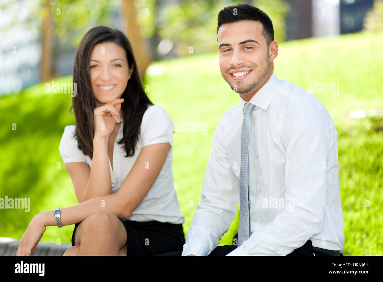 People sitting outdoor hi-res stock photography and images - Alamy