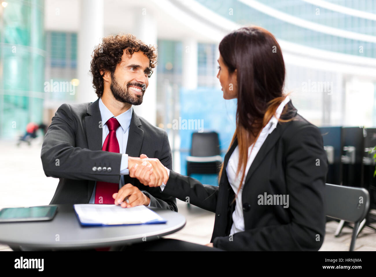 Business people signing a contract Stock Photo - Alamy Business people signing a contract Stock Photo - Alamy