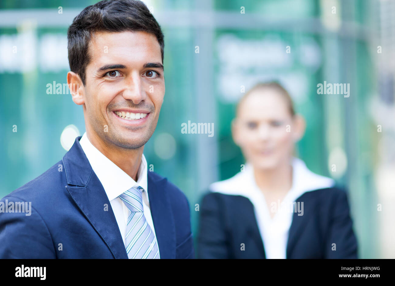 Outdoor portrait of smiling business people Stock Photo - Alamy