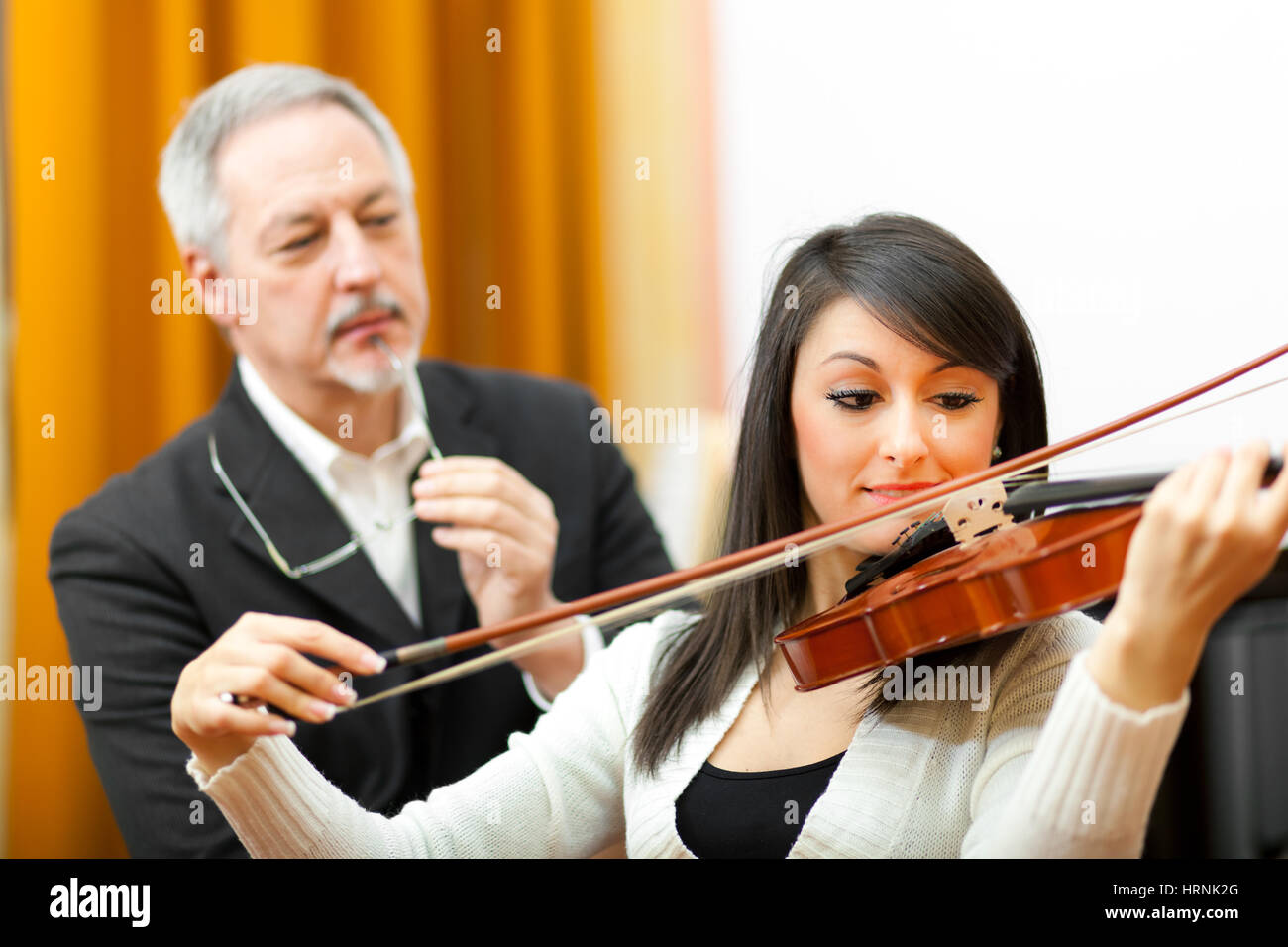 Violin lesson hi-res stock photography and images - Alamy