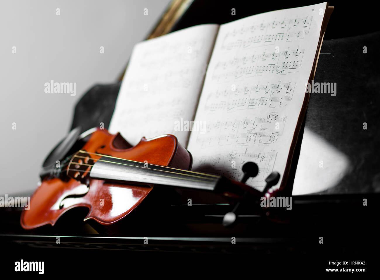 Classical music concept, piano and violin Stock Photo - Alamy
