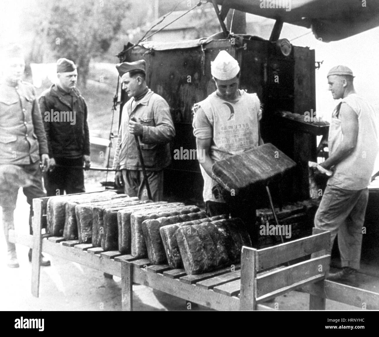 Expeditionary field kitchen hi-res stock photography and images - Alamy
