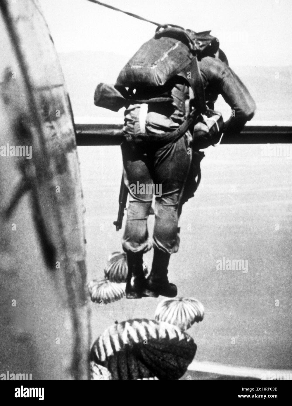 Us paratrooper hi-res stock photography and images - Alamy