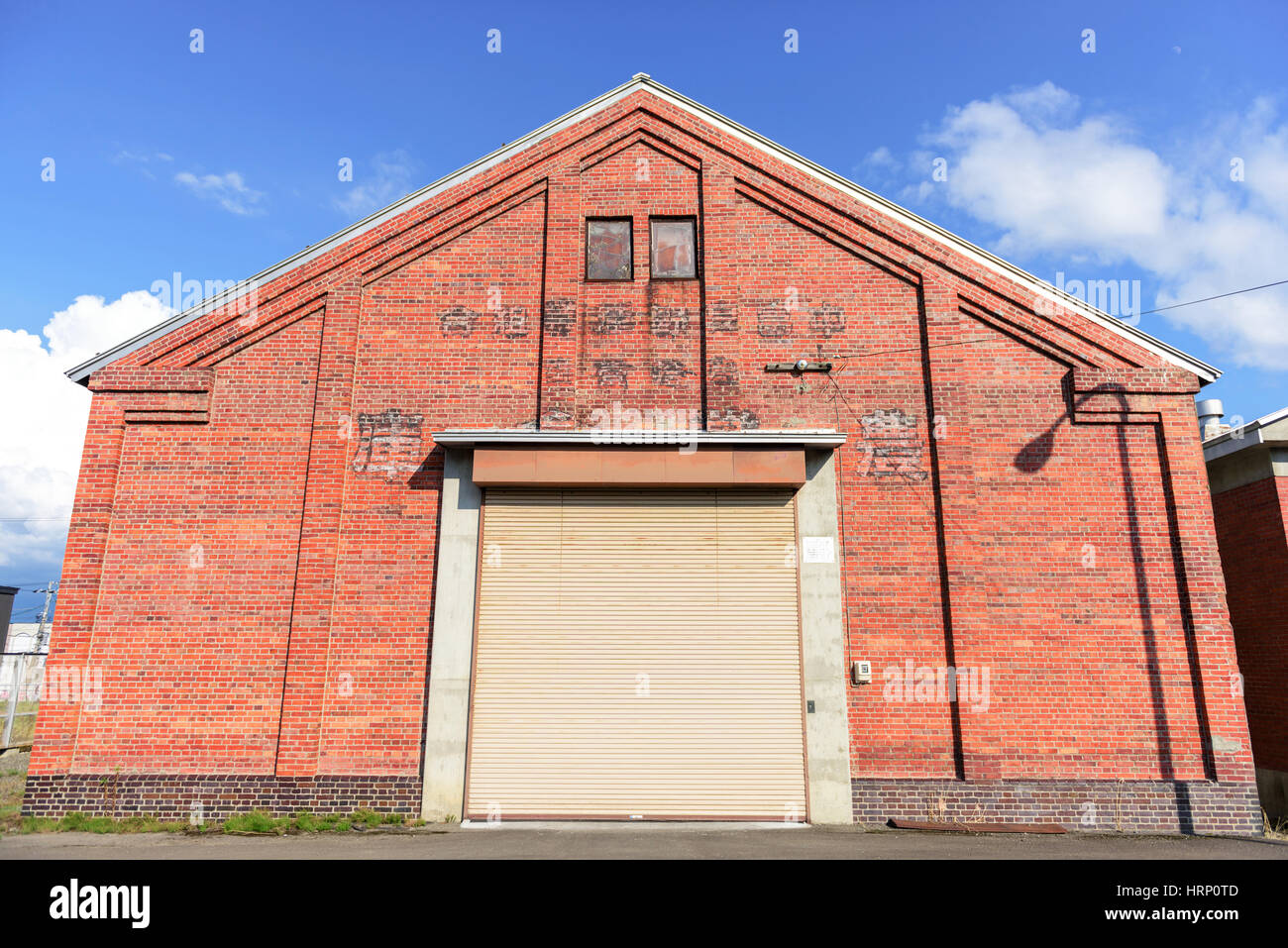 Old Brick Warehouse 18,200+ Brick Warehouse Exterior Stock Photos,