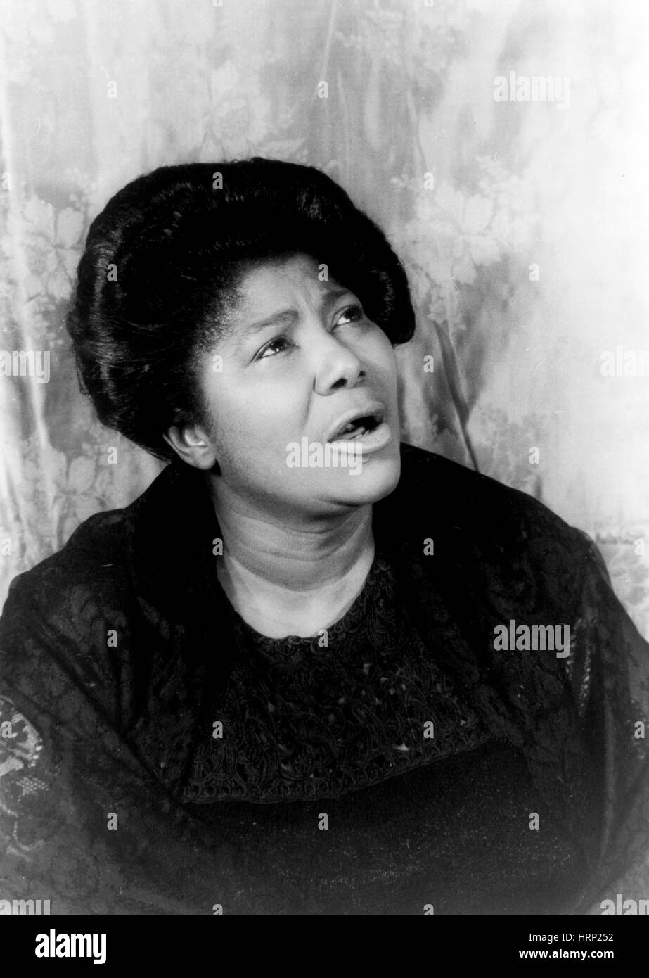 Singer gospel hi-res stock photography and images - Alamy