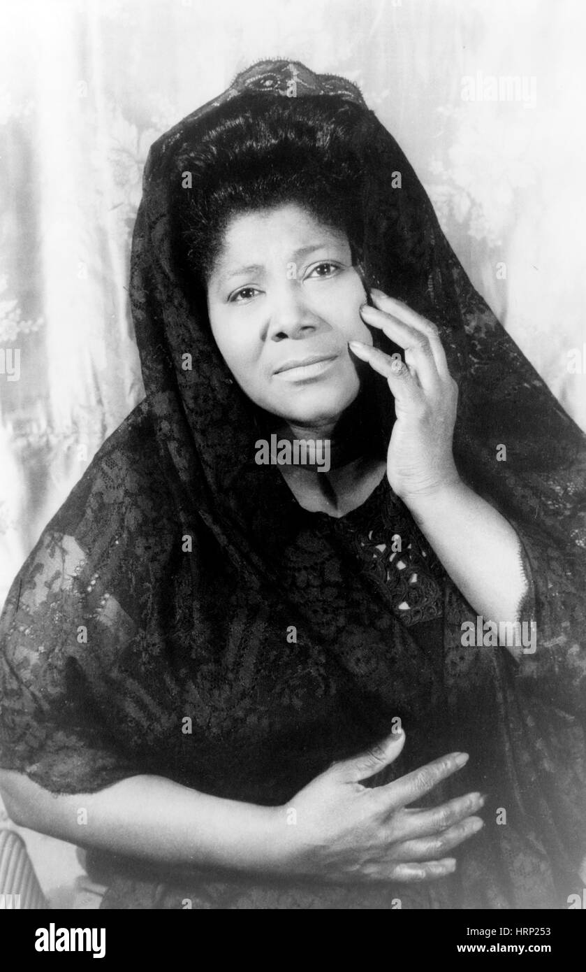 Singer gospel hi-res stock photography and images - Alamy