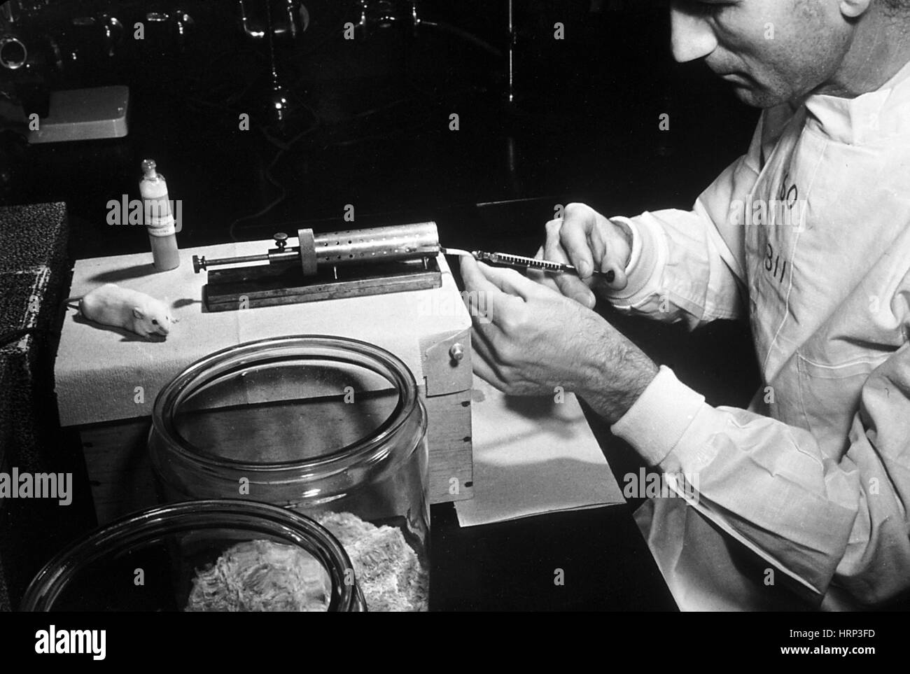 Research laboratory 1940s hi-res stock photography and images - Alamy