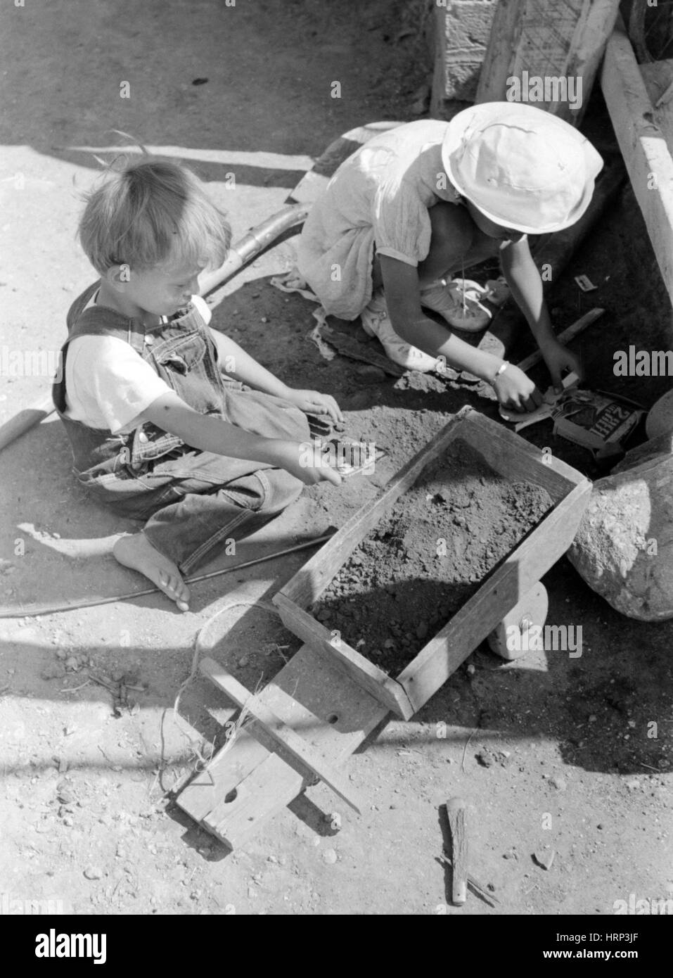 Children playing usa Black and White Stock Photos & Images - Alamy