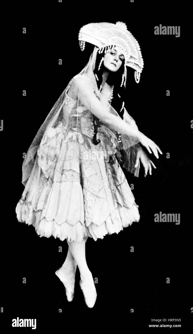 Russian woman artist in Black and White Stock Photos & Images - Alamy