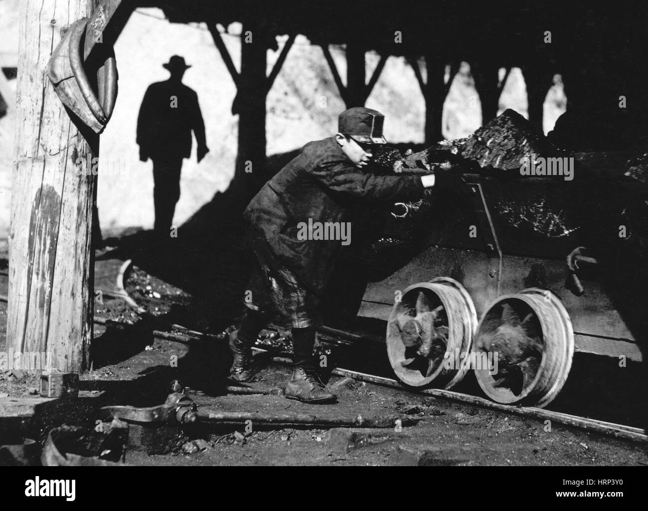 Tennessee Greaser and Coupling Boy, 1910 Stock Photo - Alamy