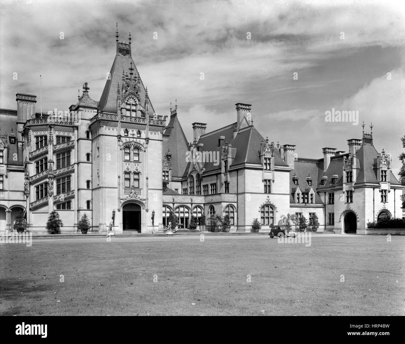 Historic well house Black and White Stock Photos & Images - Alamy