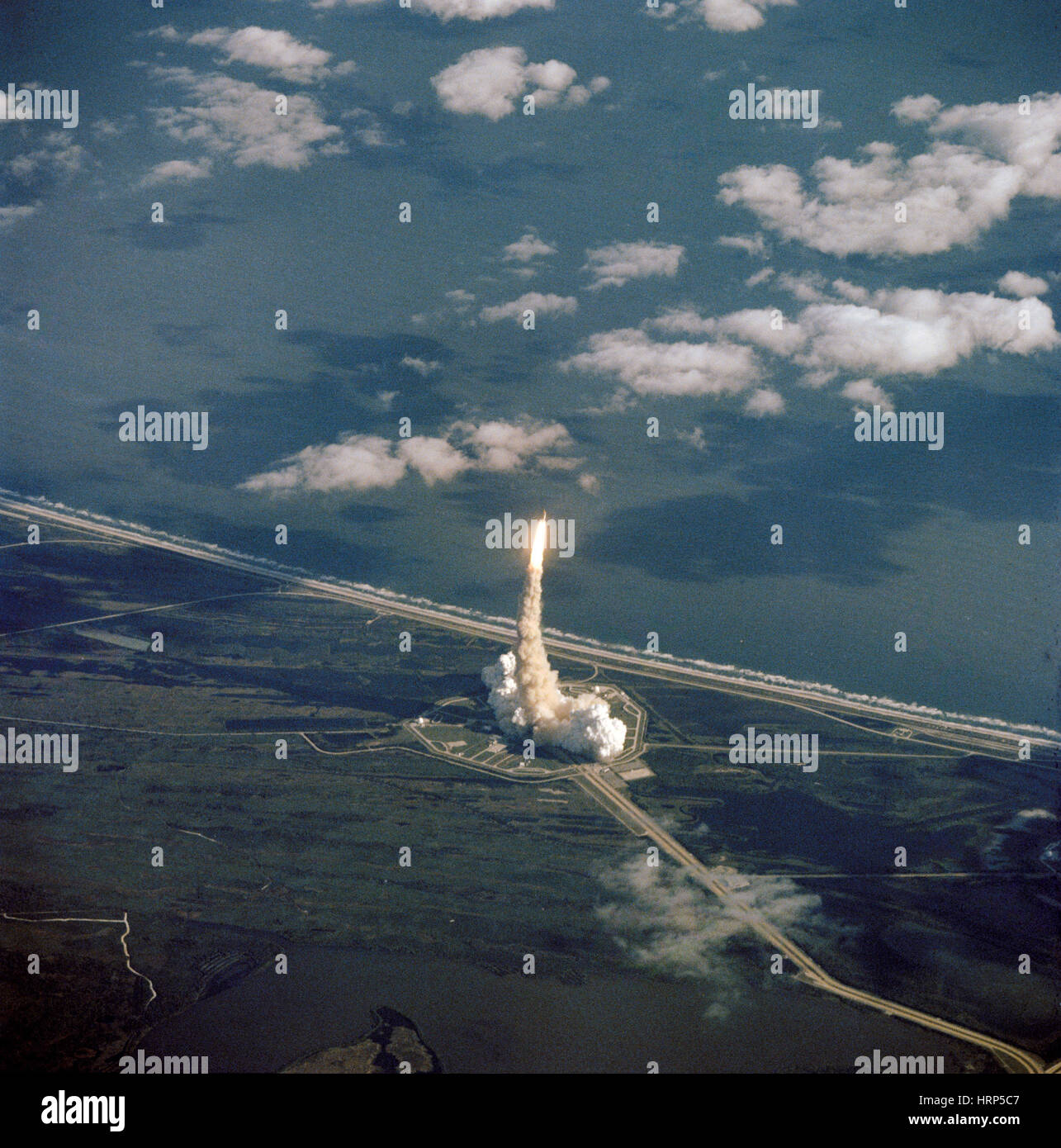 1988 space shuttle atlantis hi-res stock photography and images - Alamy