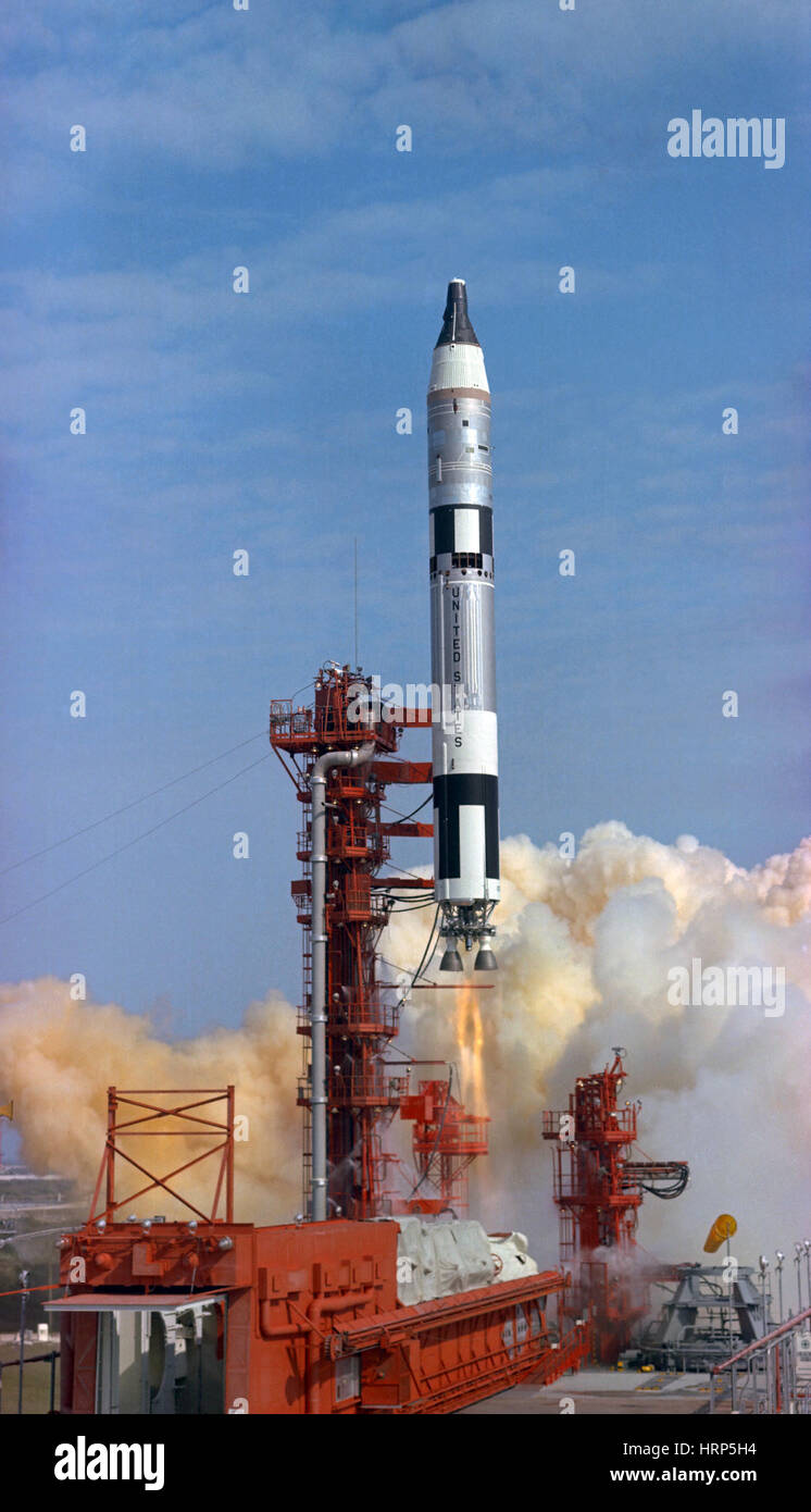 Titan rocket launch hi-res stock photography and images - Alamy
