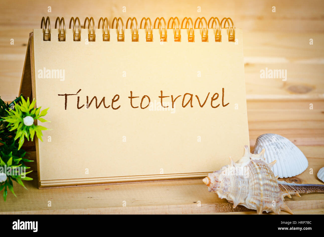 Time to travel note with day light on wooden background Stock Photo - Alamy