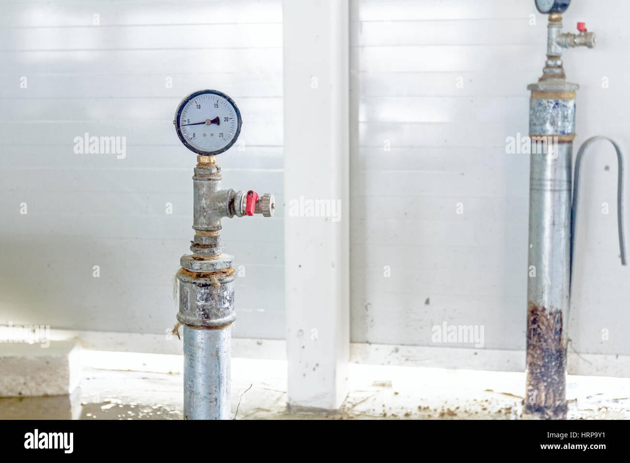 Instrument for measuring pressure attached on pipe at end of system ...