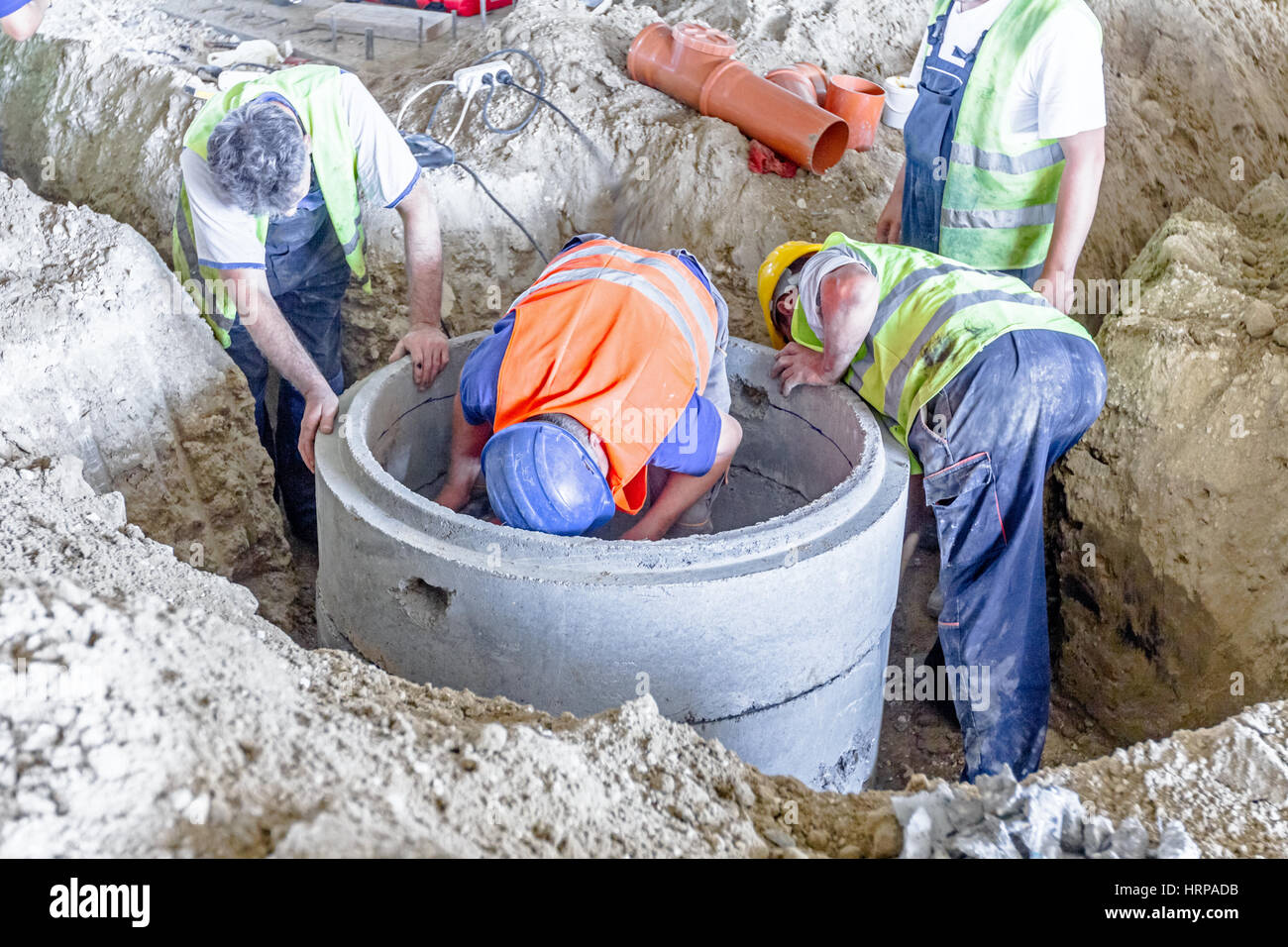 Manhole Worker Stock Photos & Manhole Worker Stock Images - Alamy