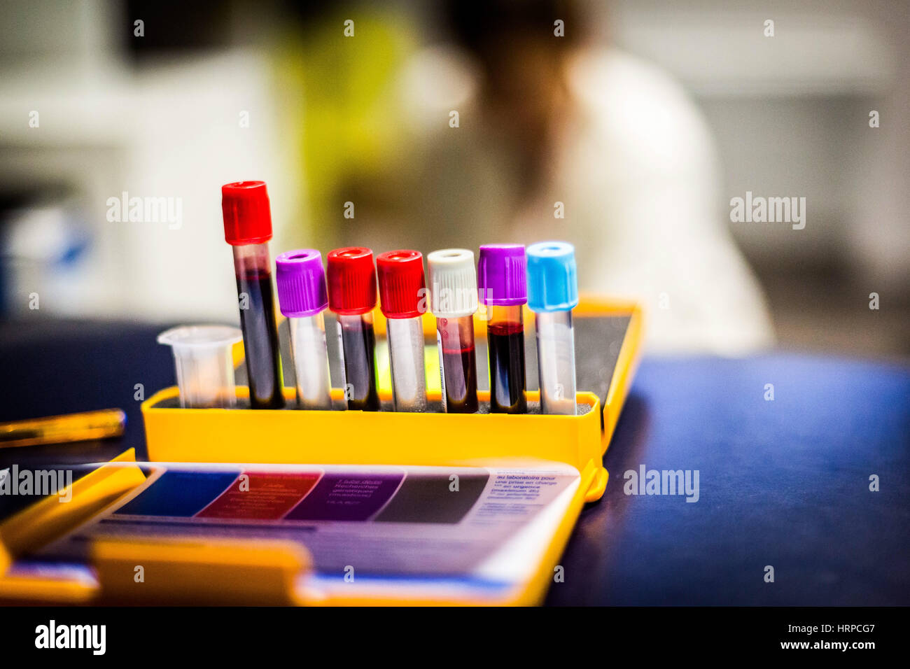 Taking blood samples hi-res stock photography and images - Alamy