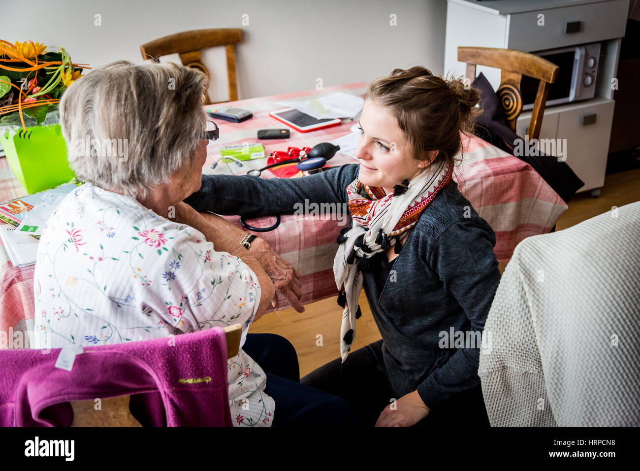 General practitioner with patient at home Stock Photo - Alamy