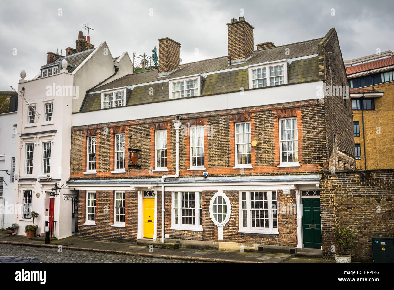 Cardinal cap alley bankside london hi-res stock photography and images ...