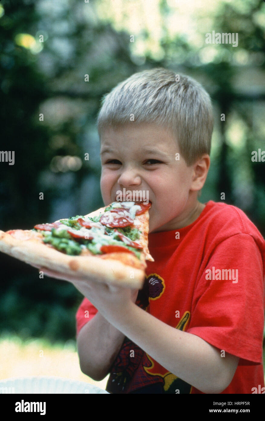 New york eating pizza outside hi-res stock photography and images - Alamy