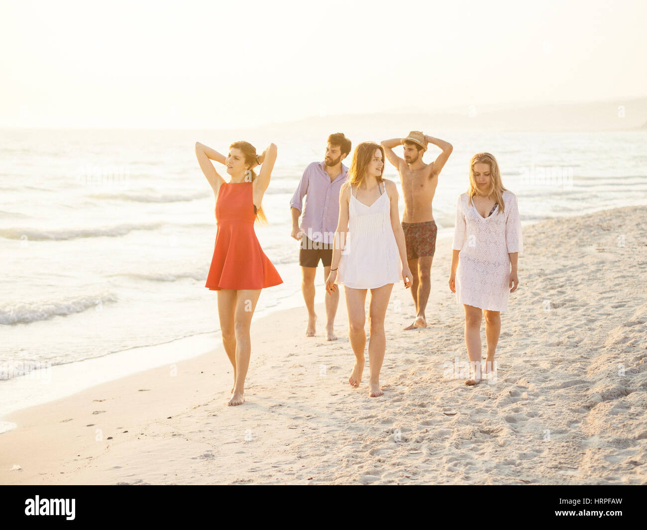 Adult friends beach 5 hi-res stock photography and images - Alamy