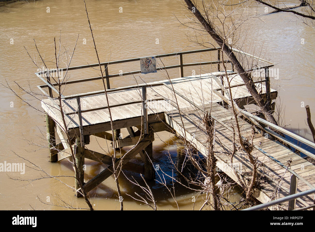 Dilapidated dock in river Stock Photo - Alamy