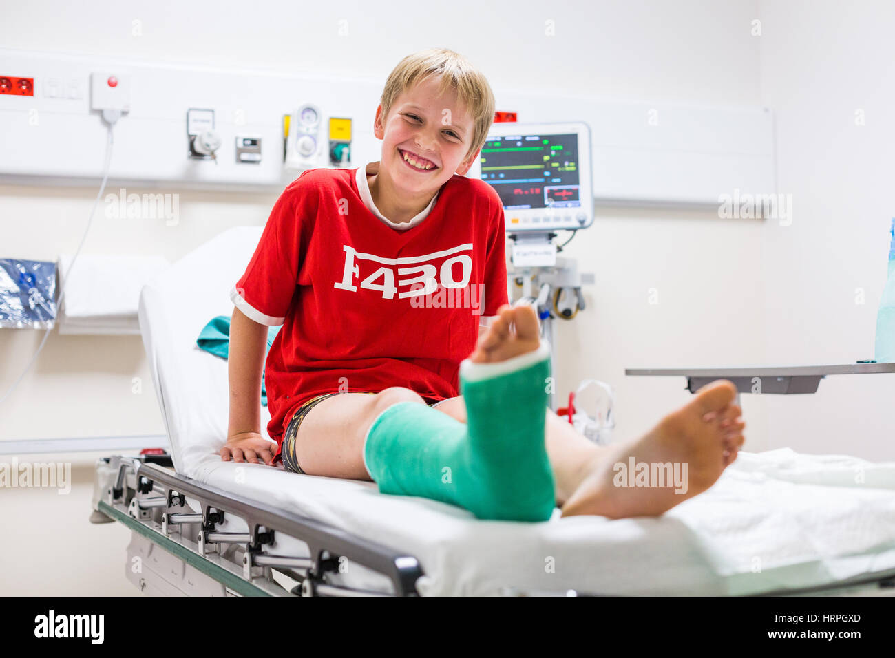 Boy leg cast hi-res stock photography and images - Alamy