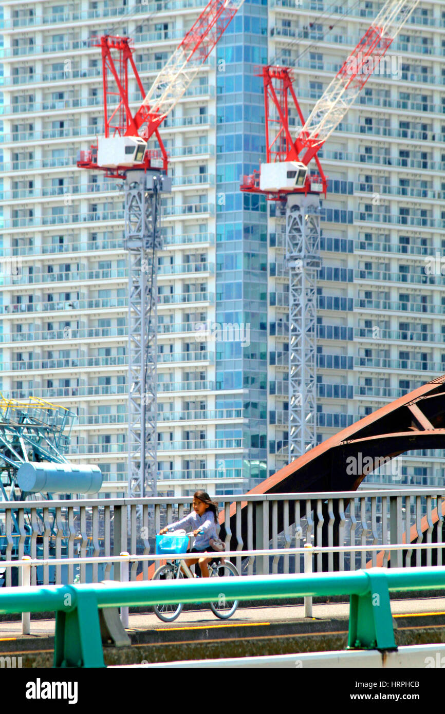 Tokyo skyscraper construction cranes hi-res stock photography and ...
