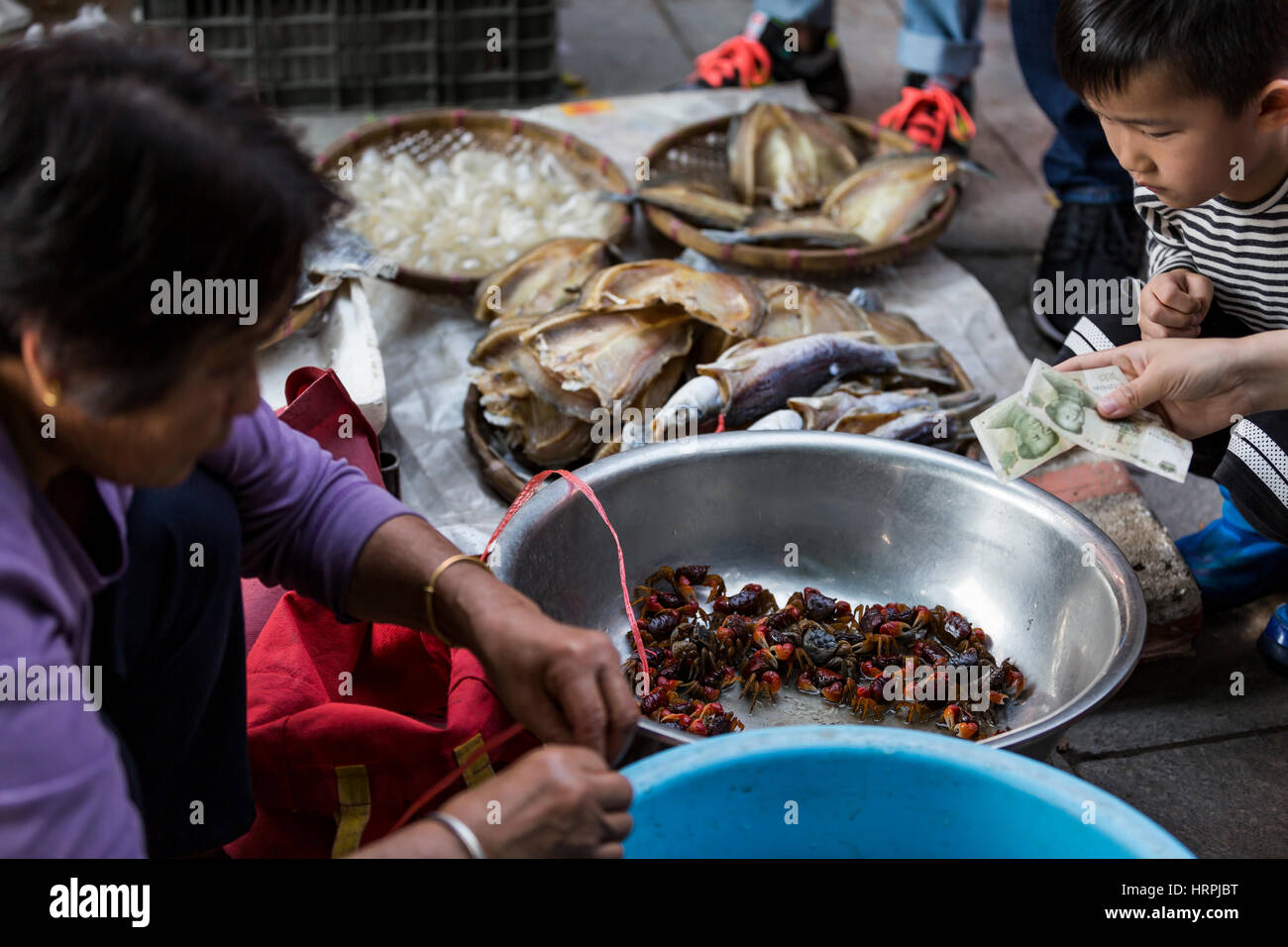 Chinese fish market hi-res stock photography and images - Alamy