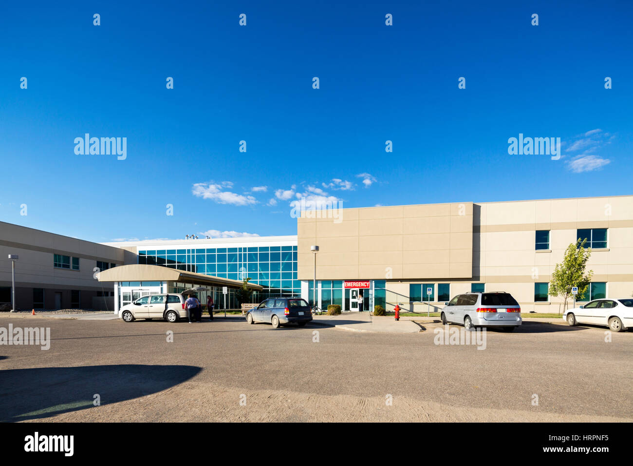 Hospital with blue sky hi-res stock photography and images - Alamy
