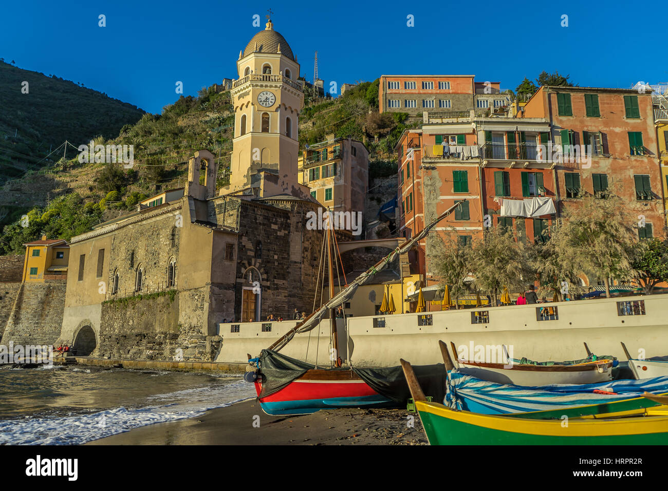 Vernazza harbour hi-res stock photography and images - Alamy