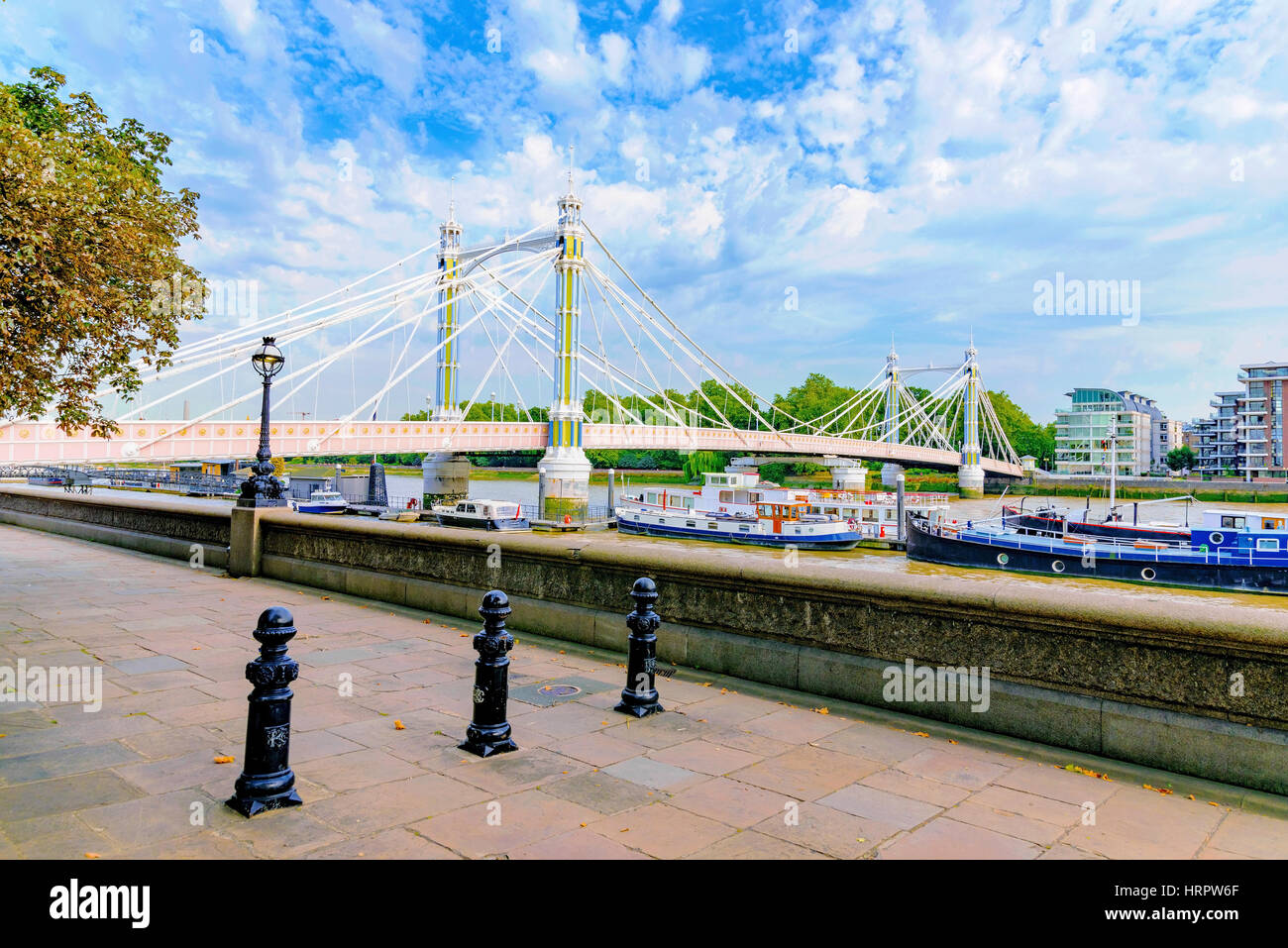 Chelsea river bridge hi-res stock photography and images - Alamy