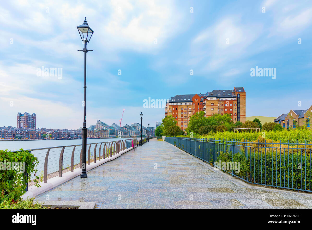 walking path along the river thames in the evening Stock Photo - Alamy