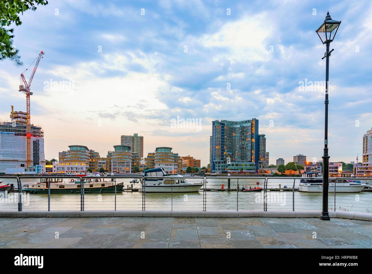 Buildings along the thames hi-res stock photography and images - Alamy