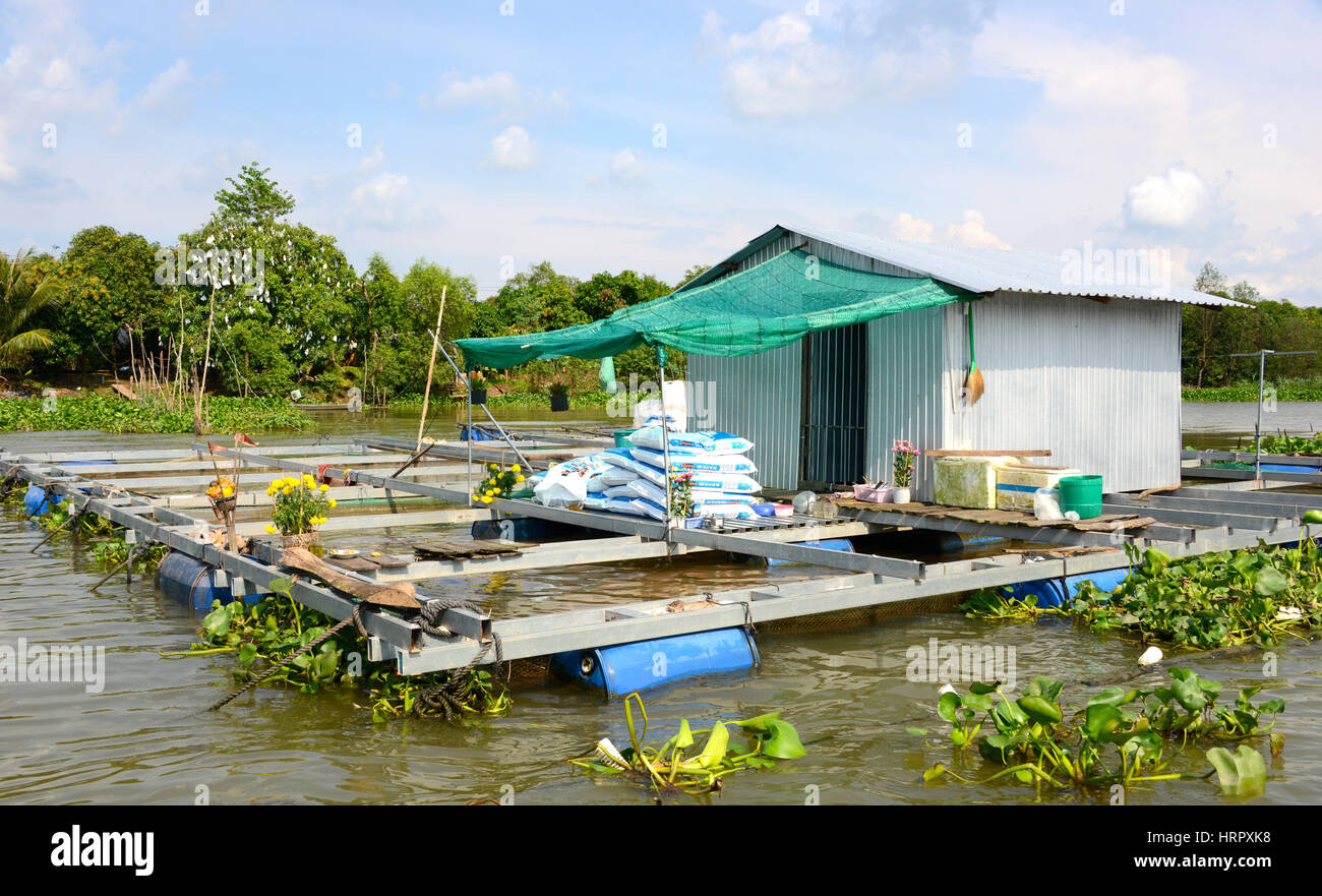 Floating platform hi-res stock photography and images - Alamy