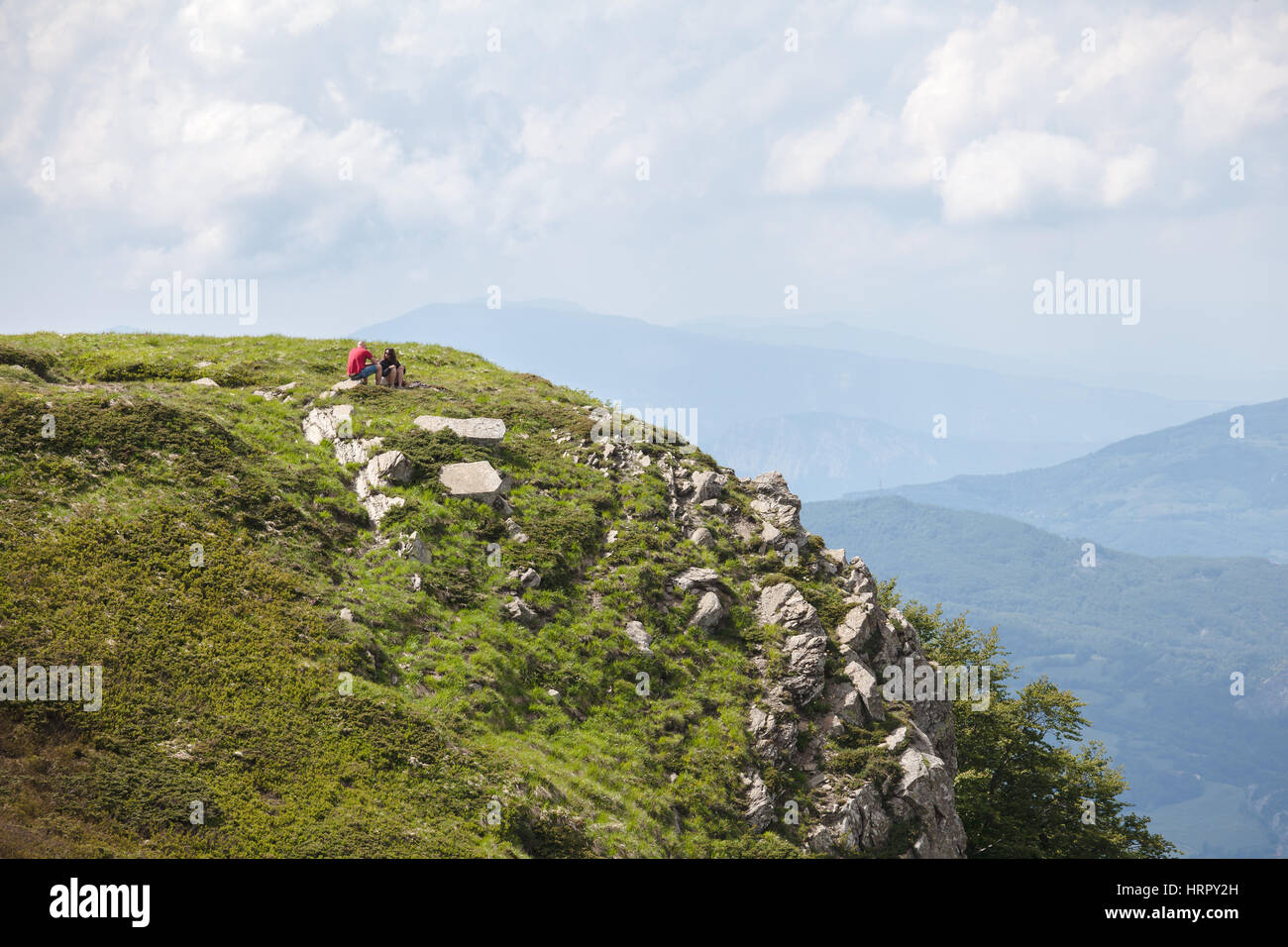 Edge of a mountain hi-res stock photography and images - Alamy
